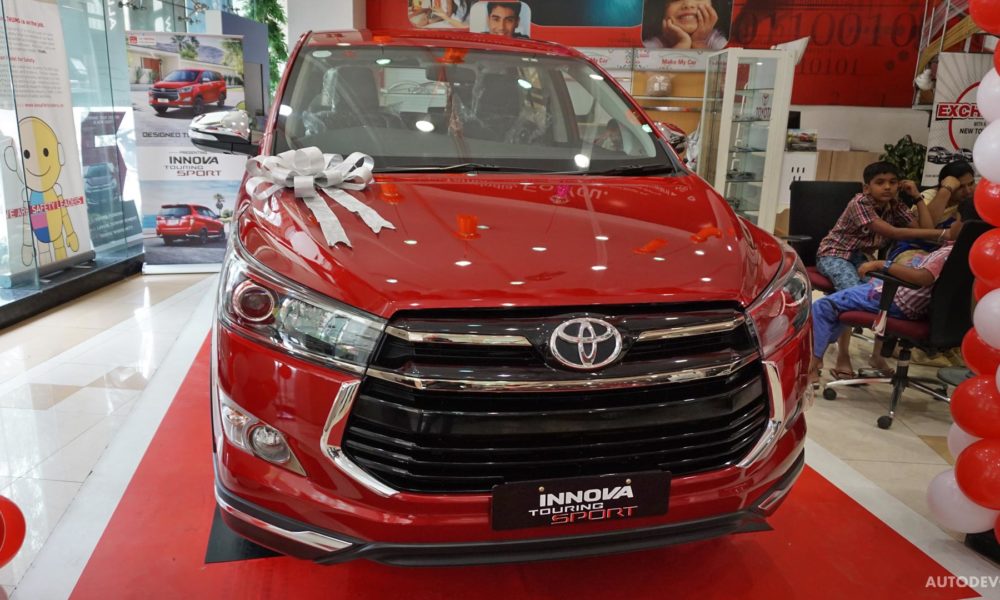 Video: Toyota Innova Touring Sport in WildFire Red - Autodevot