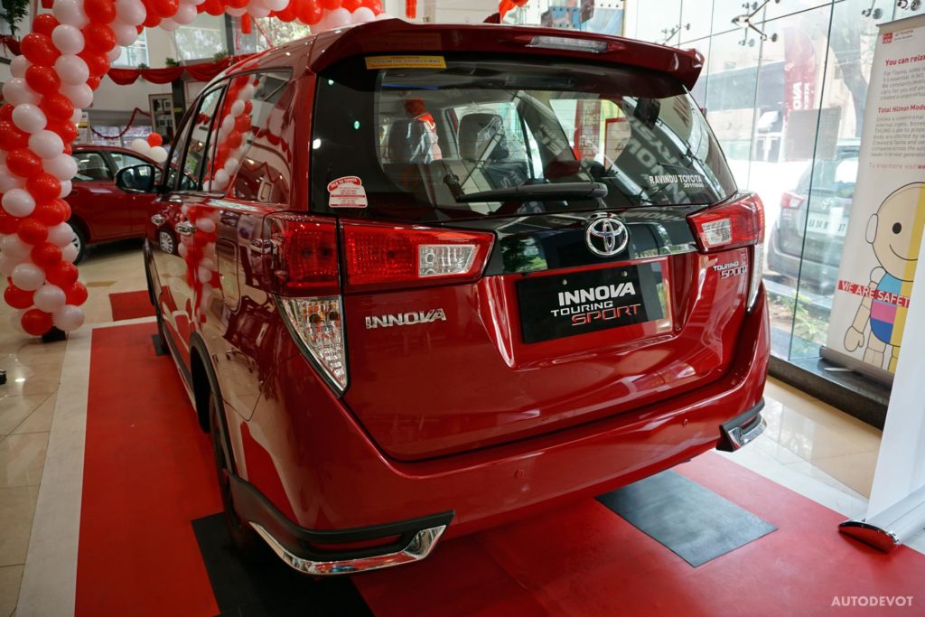 Video: Toyota Innova Touring Sport in WildFire Red - Autodevot