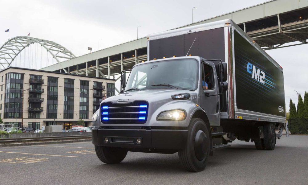 Daimler hands over first electric Freightliner truck - Autodevot