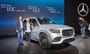 New Mercedes-Benz GLS debuts with large dimensions - Autodevot