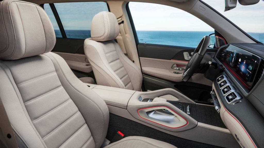 New Mercedes-Benz GLS debuts with large dimensions - Autodevot