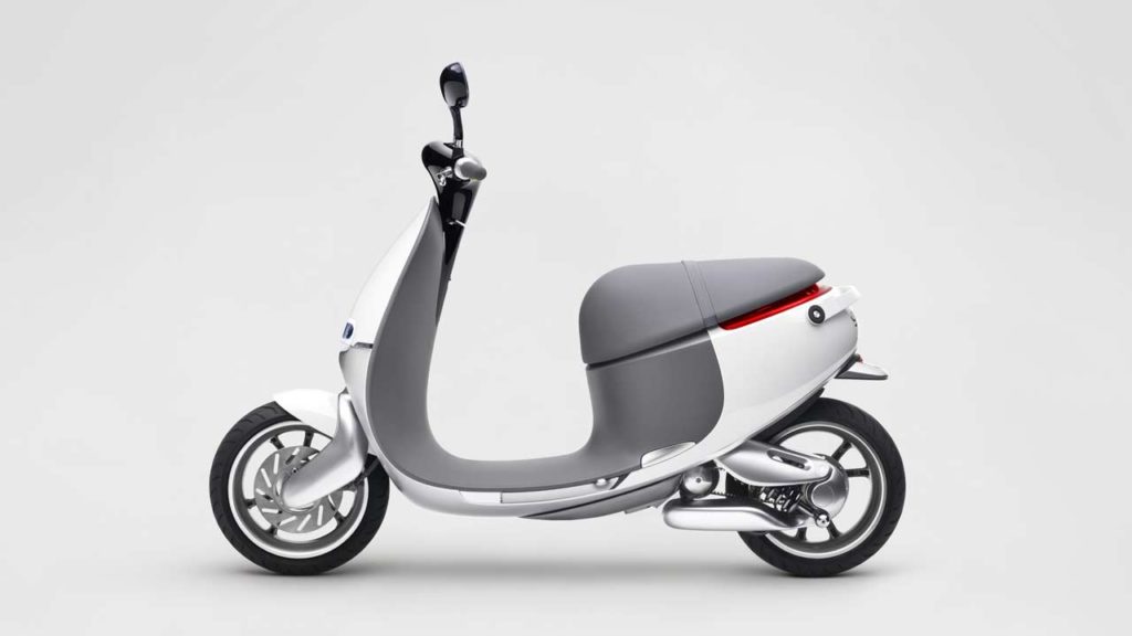 Taiwan's Gogoro Smartscooters with swappable batteries - Autodevot