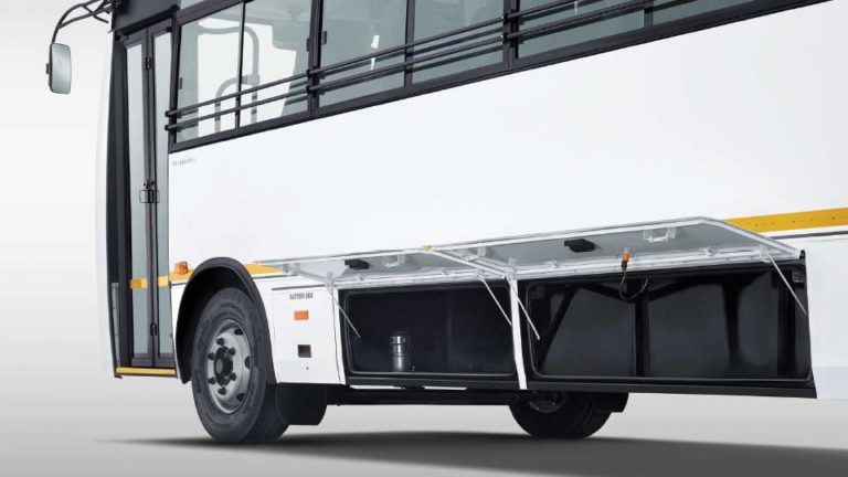 Mahindra Cruzio bus is ready for corporate transport - Autodevot