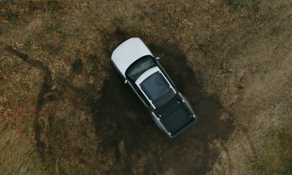 Rivian R1T showcases its Tank Turn feature - Autodevot