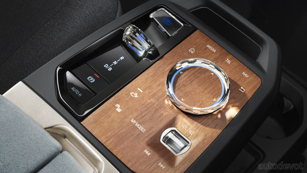 All-electric BMW iX debuts with over 500 hp and 600 km range - Autodevot