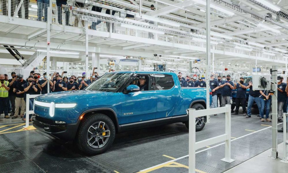 First customer Rivian R1T rolls off the production line - Autodevot