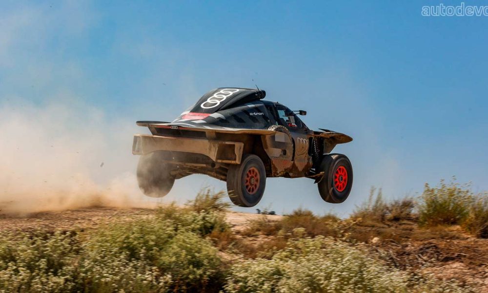 Audi RS Q e-tron E2 debuts with a boat hull design - Autodevot