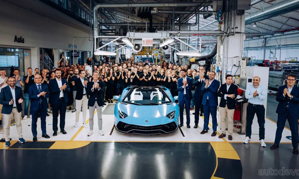 Last Lamborghini Aventador marks the end of natural aspiration - Autodevot