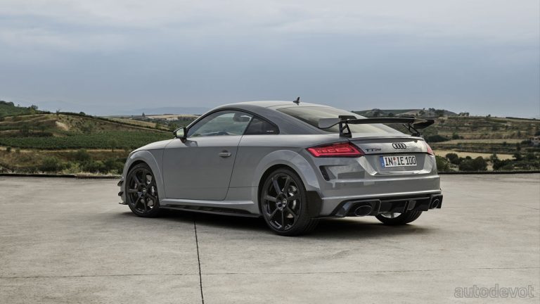 Audi TT RS Coupé iconic edition debuts with dark looks & aerokit ...