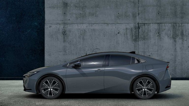 2023 Toyota Prius debuts with hammerhead shark-like face - Autodevot