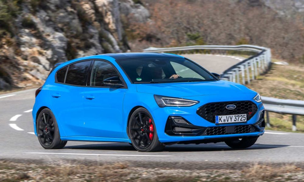 2024 Ford Focus ST Edition debuts with a blue paint - Autodevot