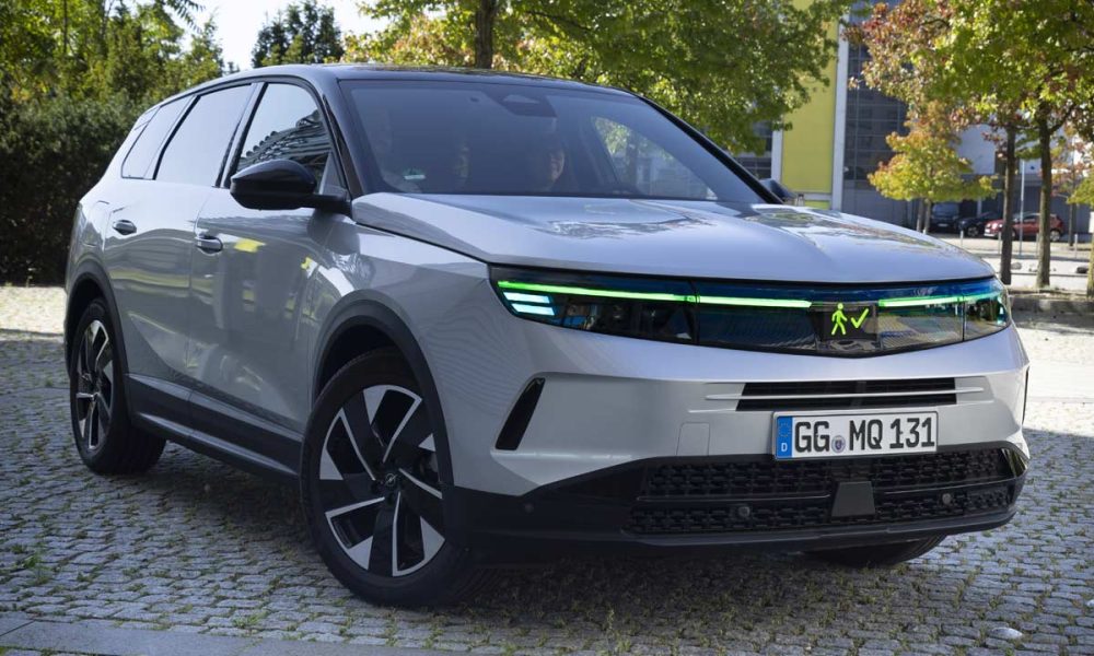 Opel showcases AI-powered light communication - Autodevot